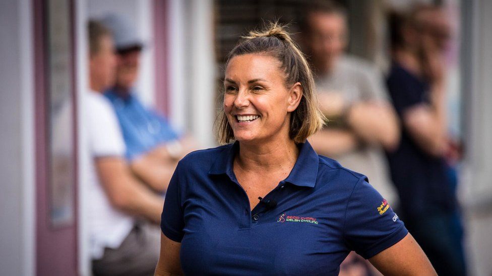 'Siomedig' na fydd felodrom seiclo yn Rhuthun - BBC Cymru Fyw