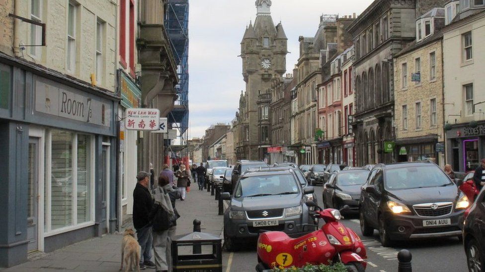 Hawick town centre pedestrianisation suggested - BBC News