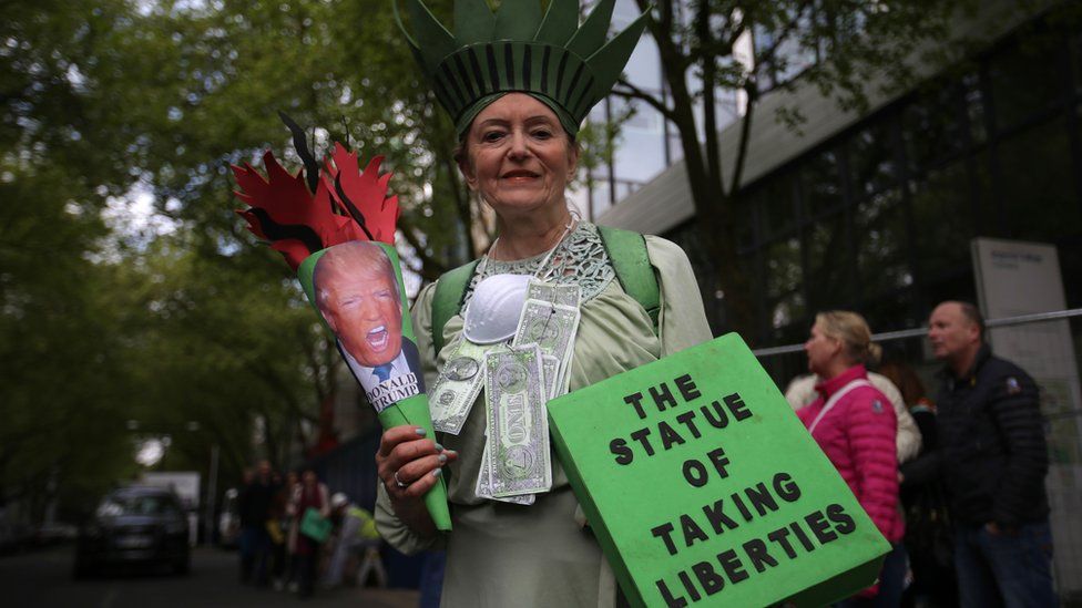 March for Science: Thousands in London join global protest - BBC News