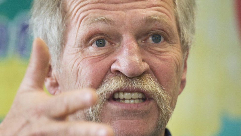 French MEP Jose Bove admitted to Canada after delay - BBC News