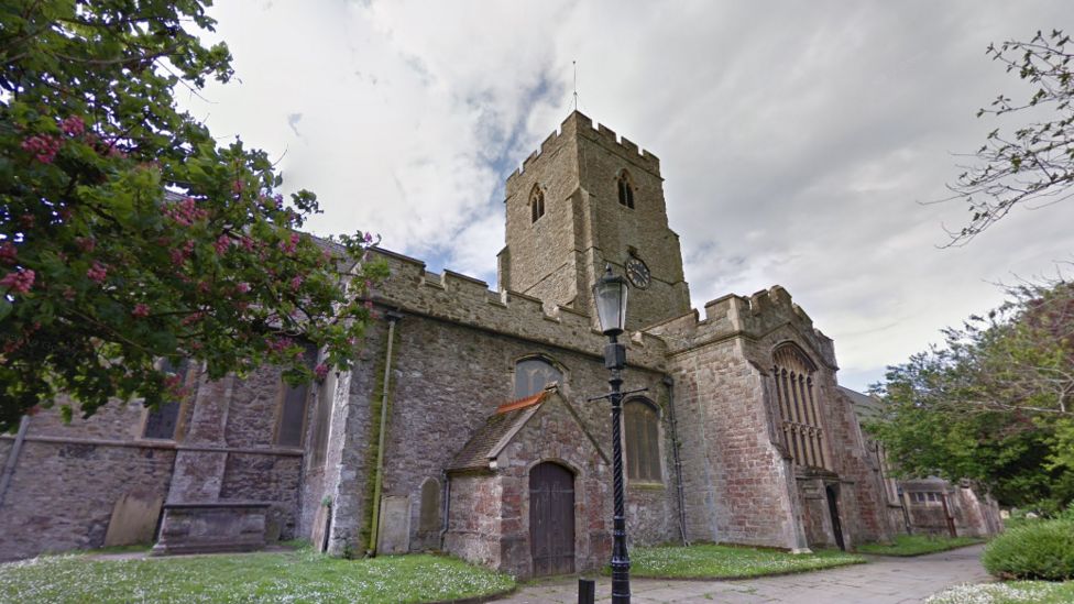 Walk in Kent recognises women who pioneered Christianity - BBC News