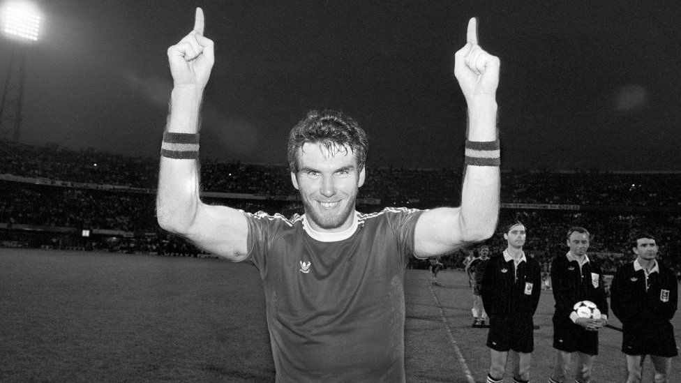 Villa captain’s memories of European Cup win 40 years on - BBC News