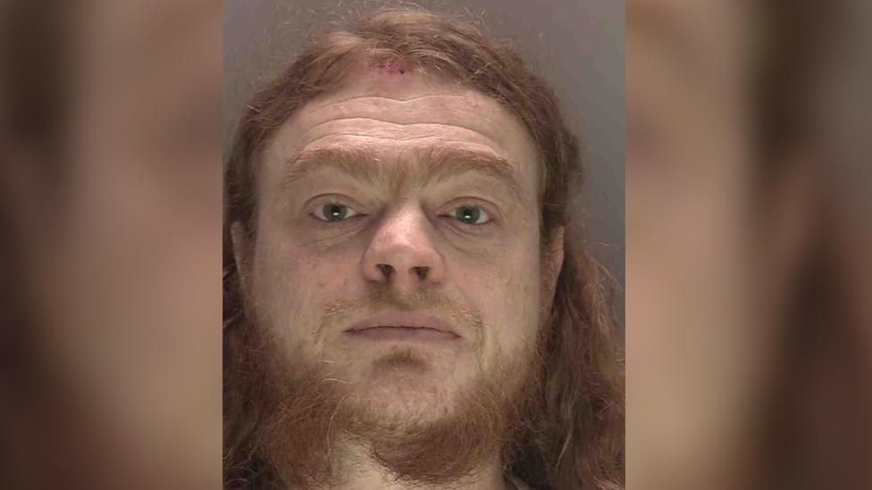 Brighton knife attack: Man found after police appeal - BBC News