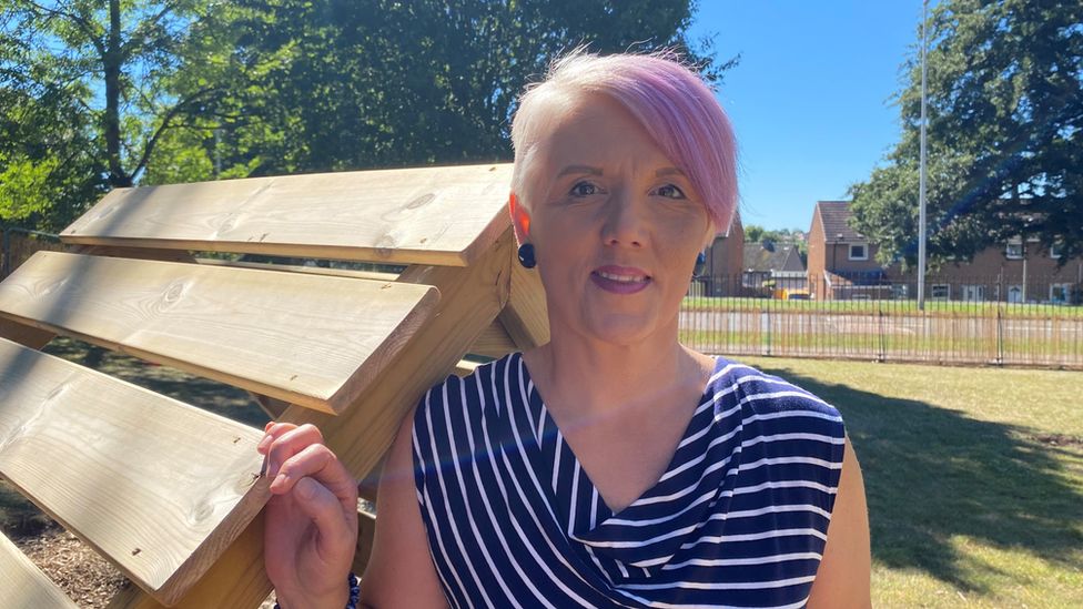 Nurseries warn of closure risk without new funding - BBC News