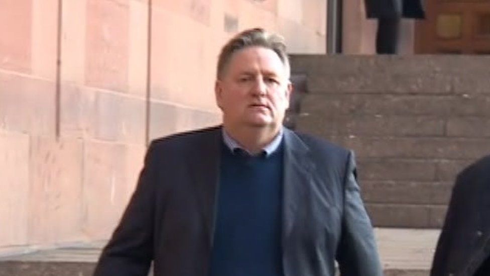 Waste dump boss Gary Maw ordered to pick litter - BBC News