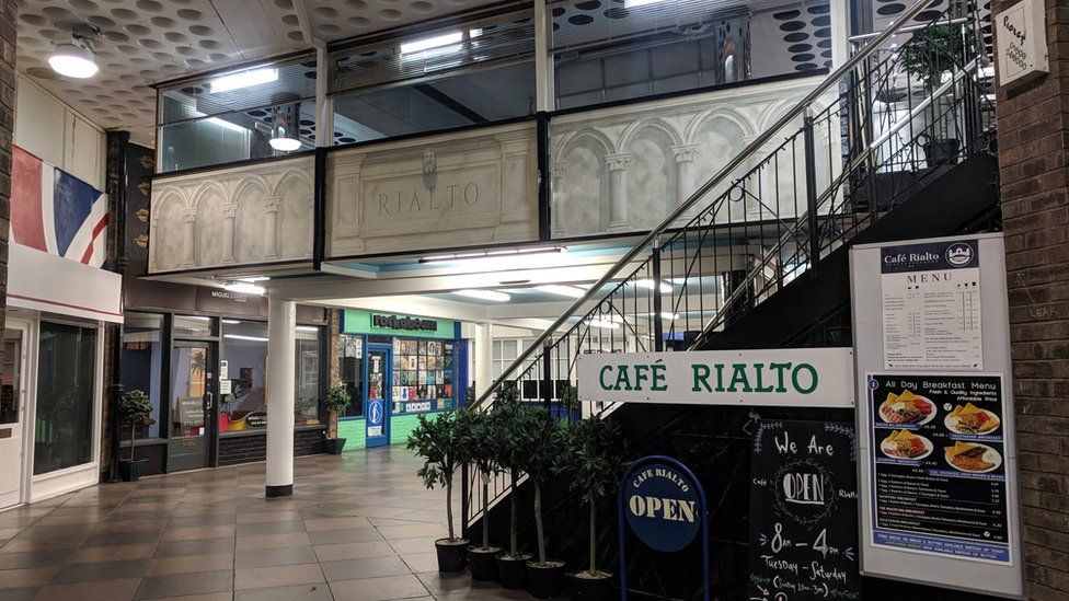 Leicester arcade cafe to close after 60 years - BBC News