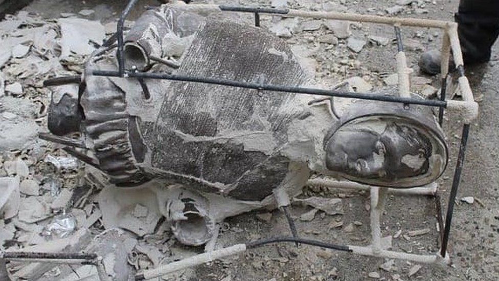 Mary Anning: Lyme Regis fossil-hunter statue nears completion - BBC News