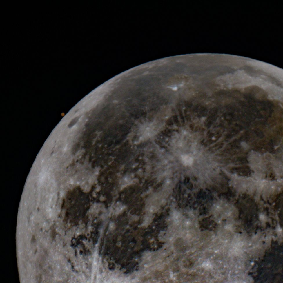 December's Cold Moon captured by West Midlands photographers - BBC News