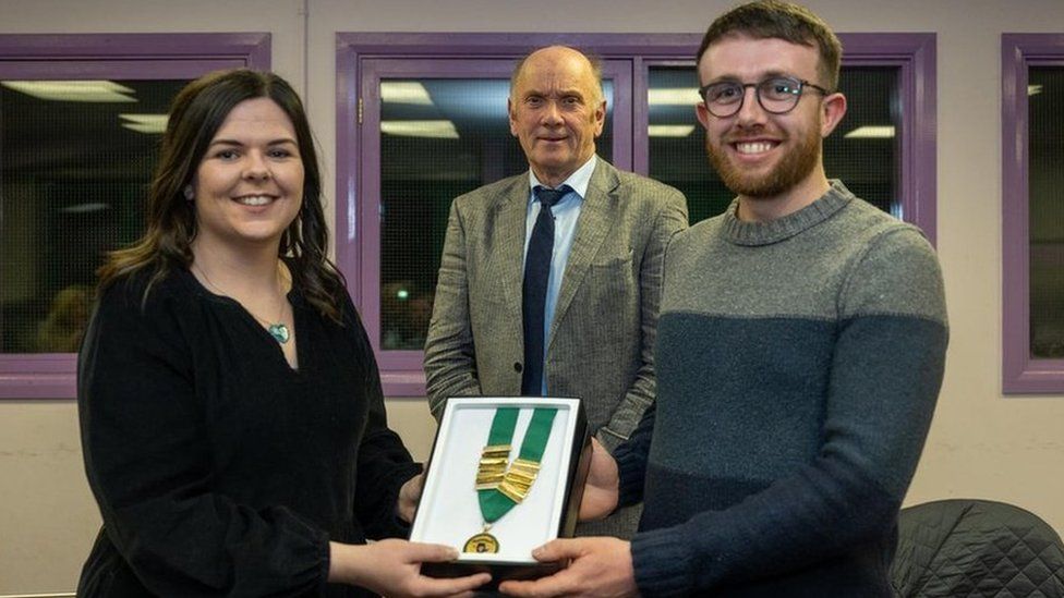 Lleisiau pobl ifanc yn bwysig i 'ehangu dyfodol' Sioe Môn - BBC Cymru Fyw