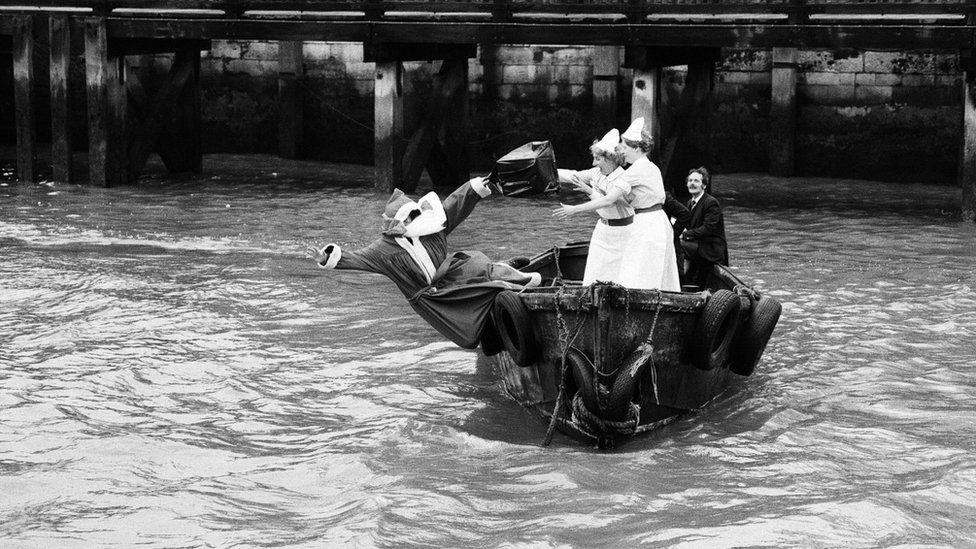 Caught on Christmas camera: Santa snaps over the decades - BBC News