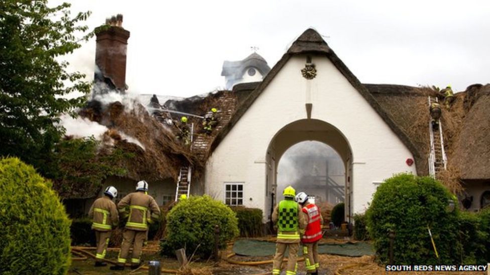 Major thatched roof fire in Codicote in Hertfordshire - BBC News