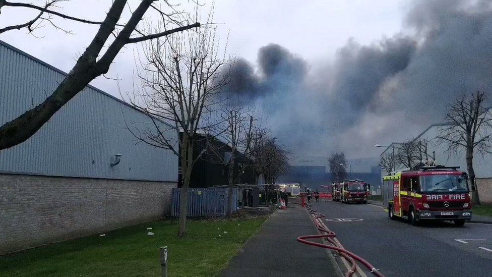 Huge Greenford warehouse blaze 'under control' - BBC News