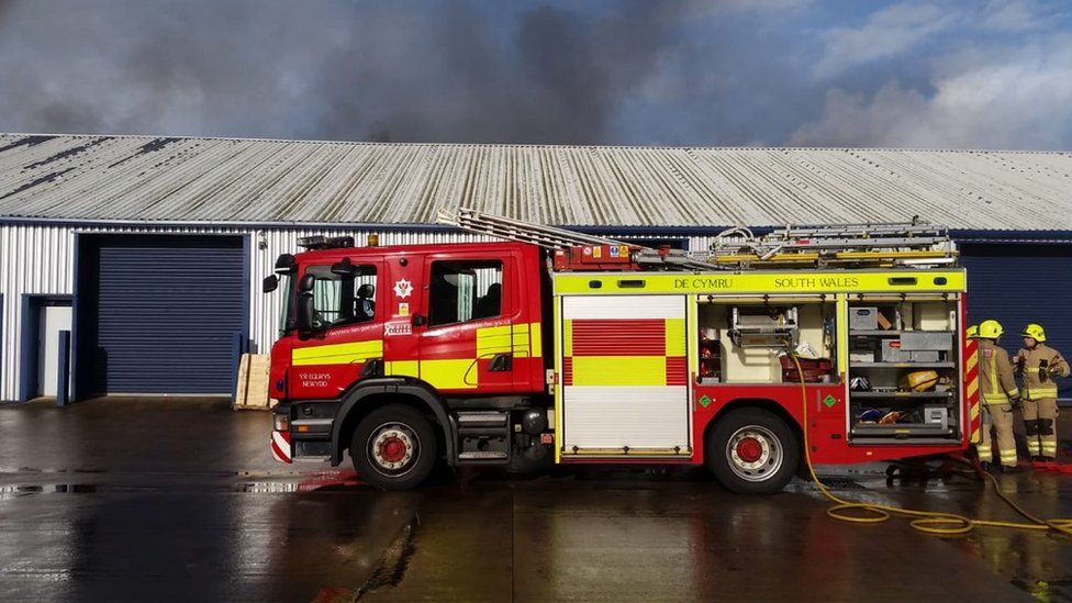 Cardiff fire: Blaze near Penarth Road 'under control' - BBC News