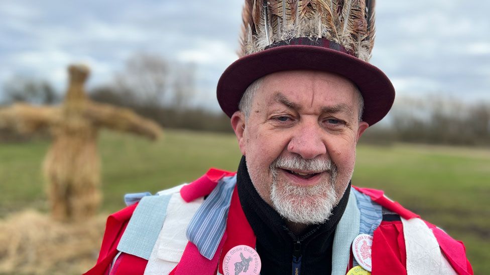 Straw bear is burnt to mark end of Whittlesey festival - BBC News