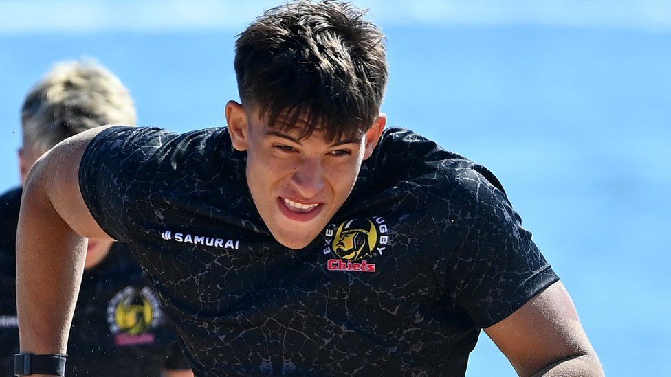 Josh Macleod yn dechrau wrth i Gymru herio Georgia - BBC Cymru Fyw