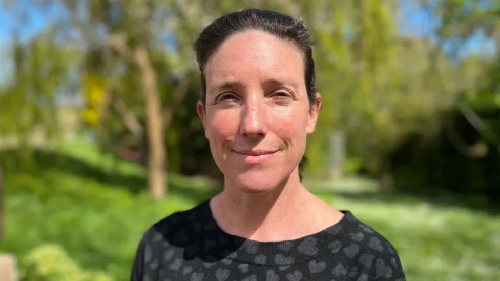 Guernsey people invited to have say on housing standards - BBC News