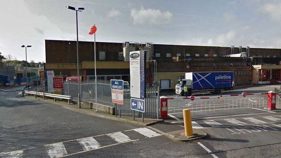 Gunstones Bakery contract loss puts 500 jobs at risk - BBC News