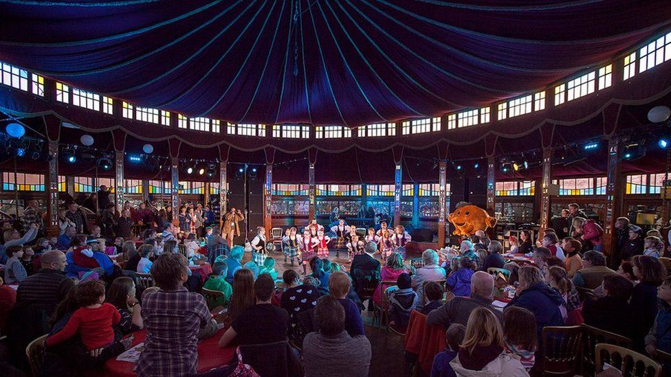 Spiegeltent returns to Dumfries for Big Burns Supper - BBC News