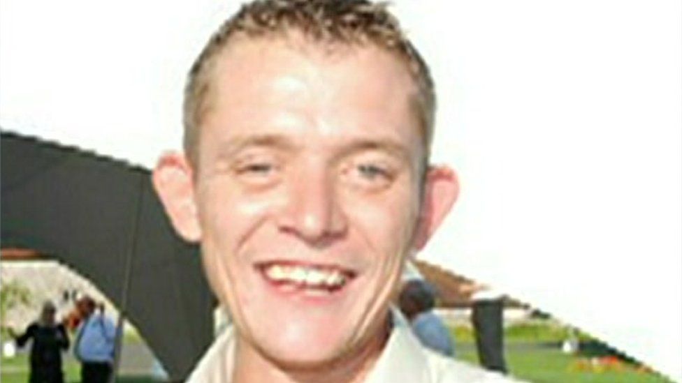 Memorial unveiled in Newhaven to fishermen lost at sea - BBC News