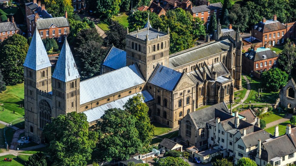 Southwell Minster scanned using 3D technology - BBC News