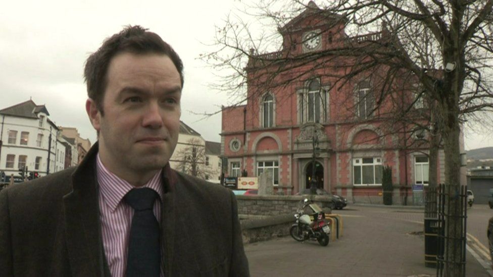 Brexit: Confusion over cross-border driving permit - BBC News