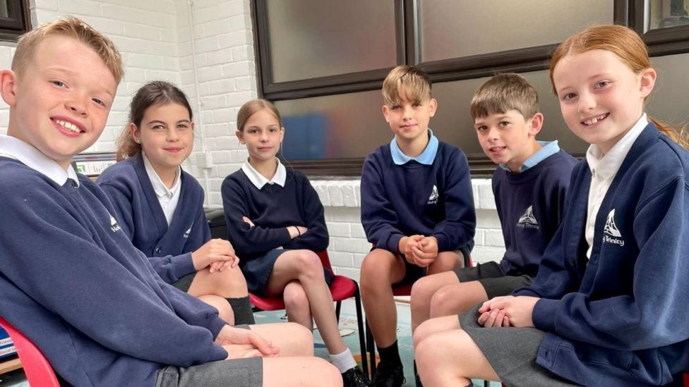 Devizes primary school pupils rap to 'change the world' - BBC News