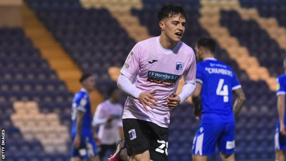 Jacob Wakeling: Swindon Town sign former Leicester City forward - BBC Sport