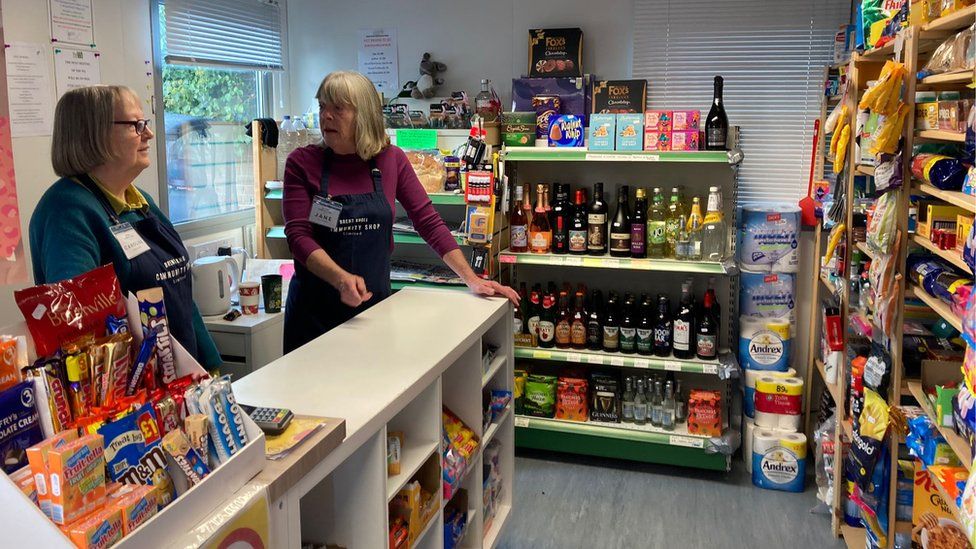 Somerset: Brent Knoll community shop to get permanent site - BBC News