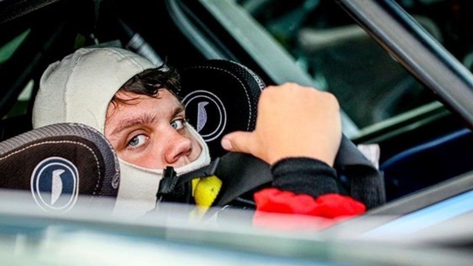Barnsley teenager aiming to compete in British GT racing - BBC News