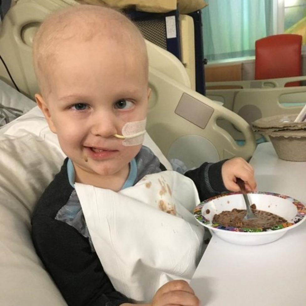 Parents join brain tumour fundraiser after son's diagnosis - BBC News