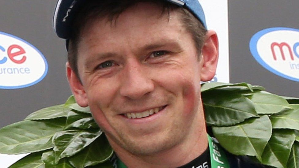 Dan Kneen: TT star died 'doing what he loved' - BBC News