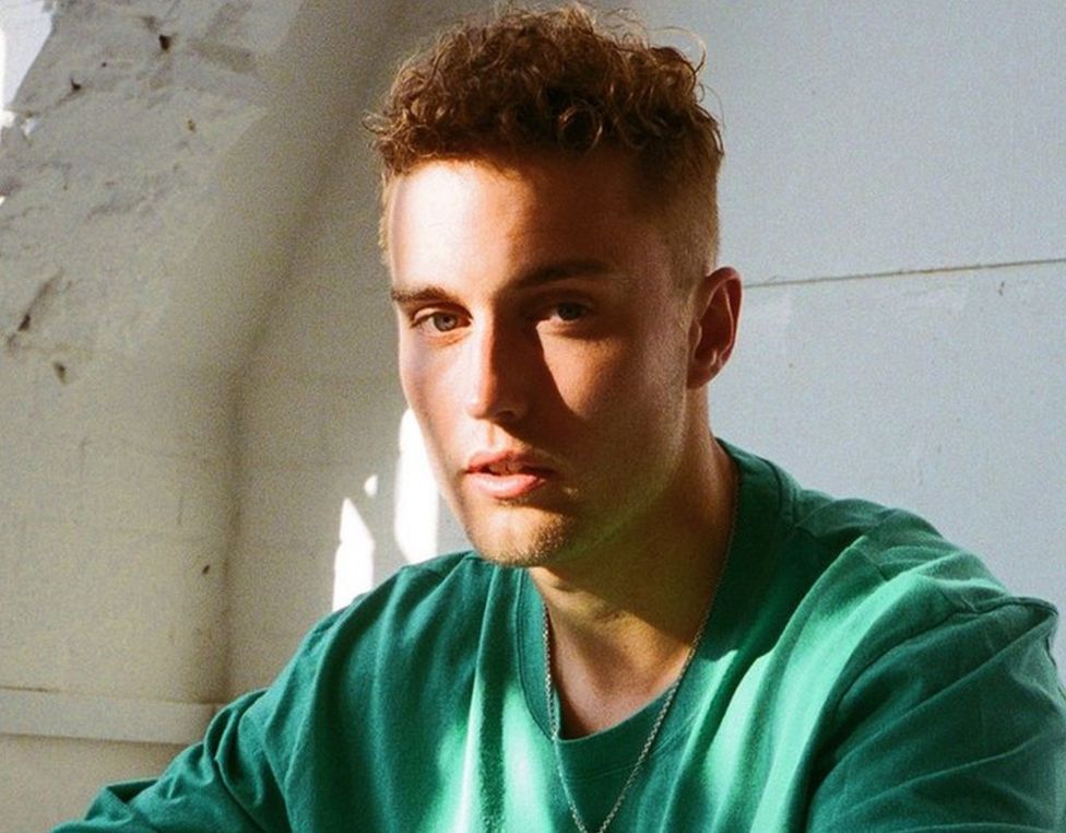 Sam Fender says he considered dealing drugs, before music offered a way ...