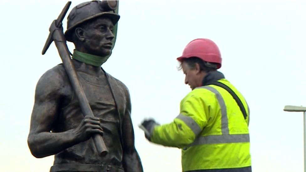 From miner to minister: Exhibition for Wales' forgotten MP - BBC News