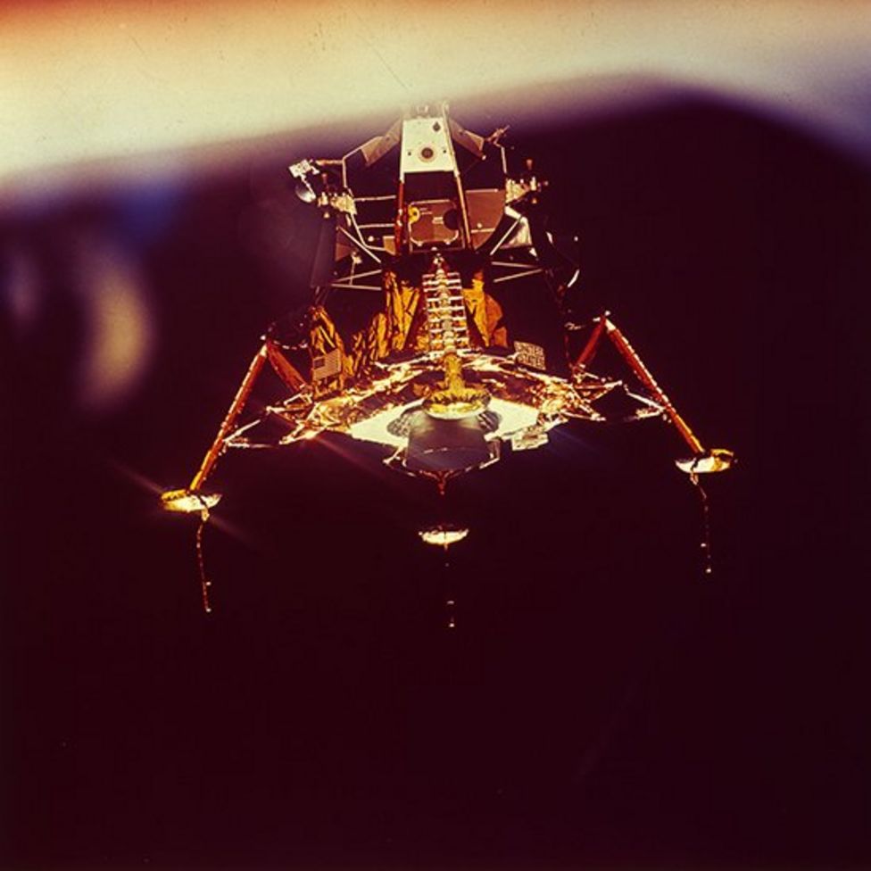 Y Cymro a ddyfeisiodd ran o long ofod Apollo 11 - BBC Cymru Fyw