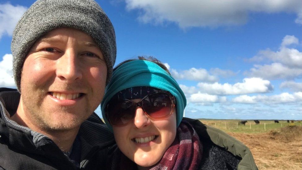 'Rhaid stopio beio'r pandemig am wasanaethau canser' - BBC Cymru Fyw