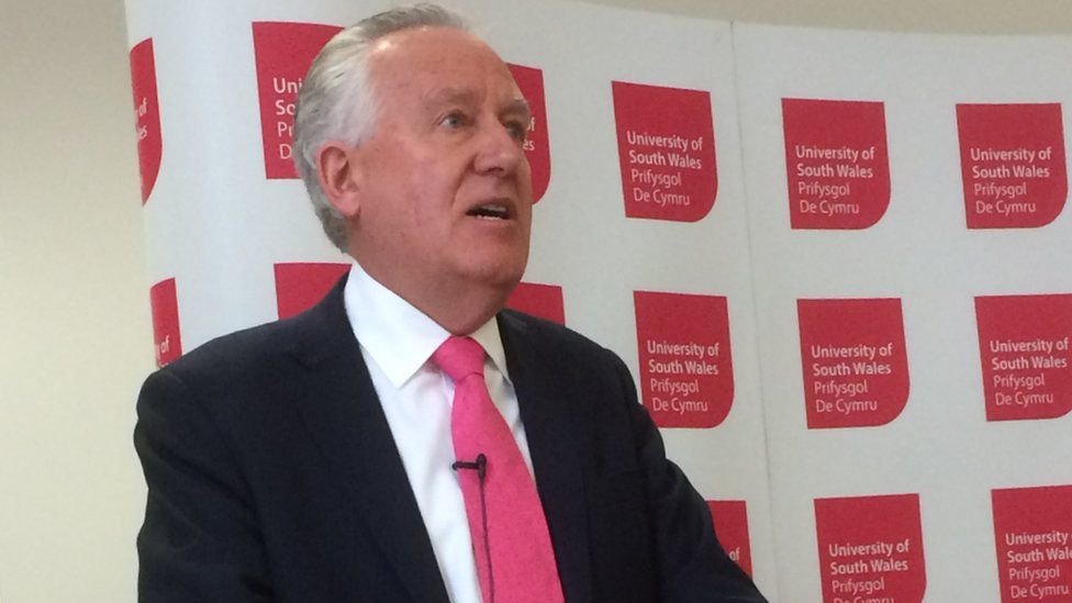 Islamic State: Talk to terrorists' periphery, says Lord Hain - BBC News