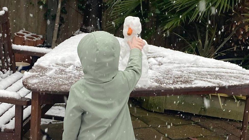 Oriel: Mwy o eira dros Gymru - BBC Cymru Fyw