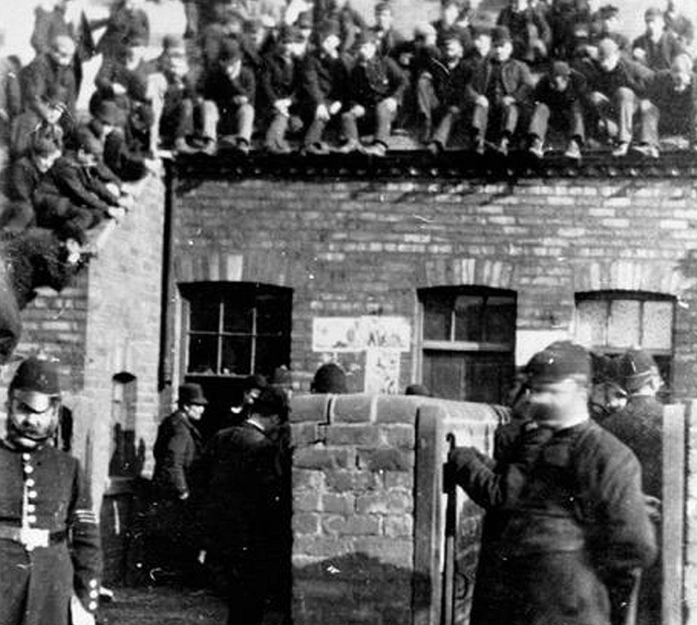 Silksworth evictions remembered - BBC News