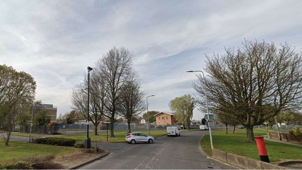 Hull: Hall Road motorcycle crash victims named by police - BBC News