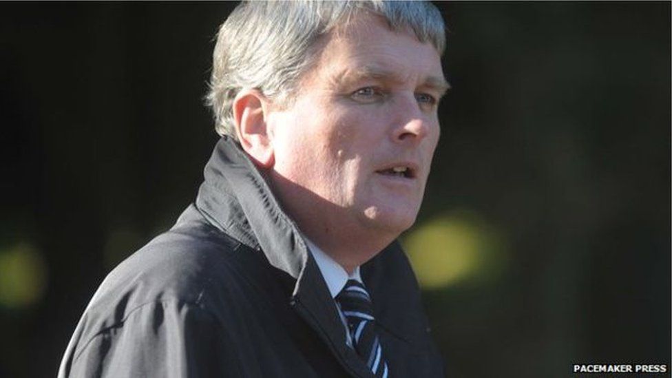 DUP MLA Jim Wells 'to take two-week break from Stormont role' - BBC News