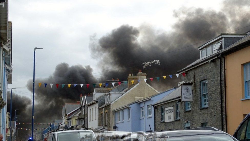 Borth Fire: High Street blaze ‘coming to an end’ - BBC News
