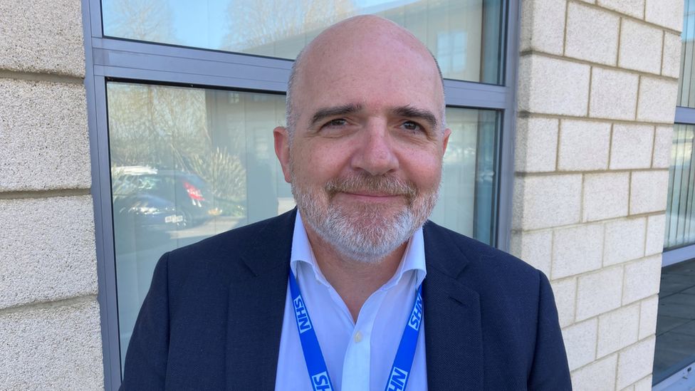 Somerset parents struggle to find NHS dentists for children - BBC News