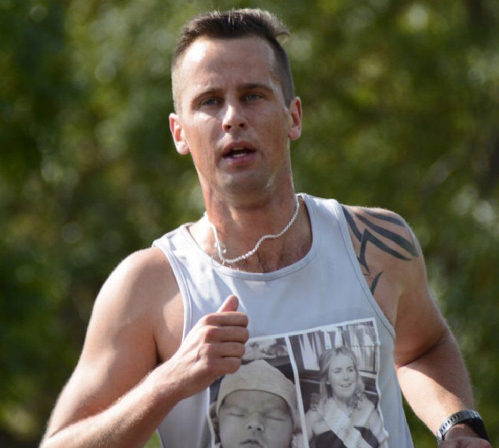 Man's wife and baby girl die within 15 hours - BBC News