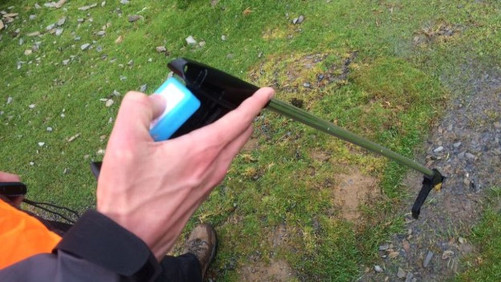 Mountain litter among Snowdon concerns among residents - BBC News