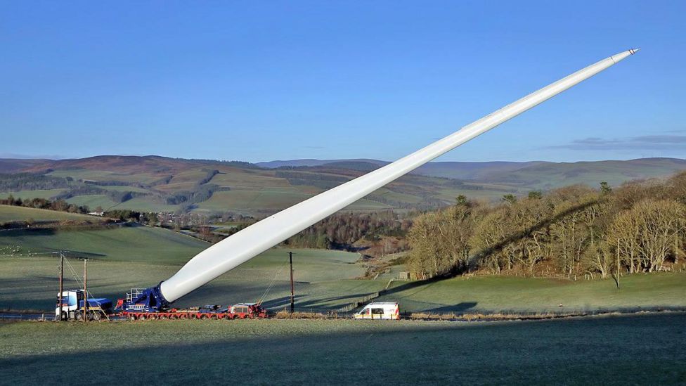The troubles facing a Hawick wind farm's turbine deliveries - BBC News
