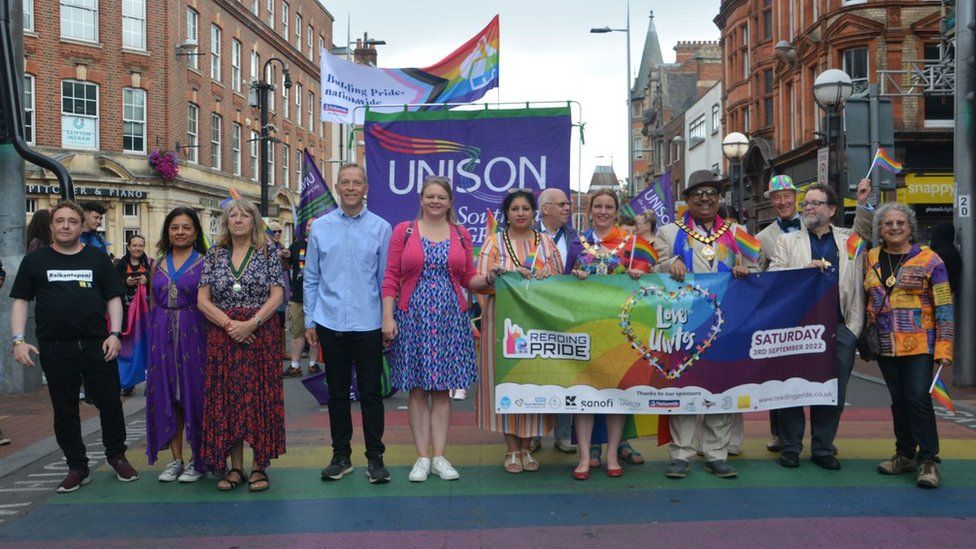 Reading Pride: Thousands attend this year's parade and festival - BBC News