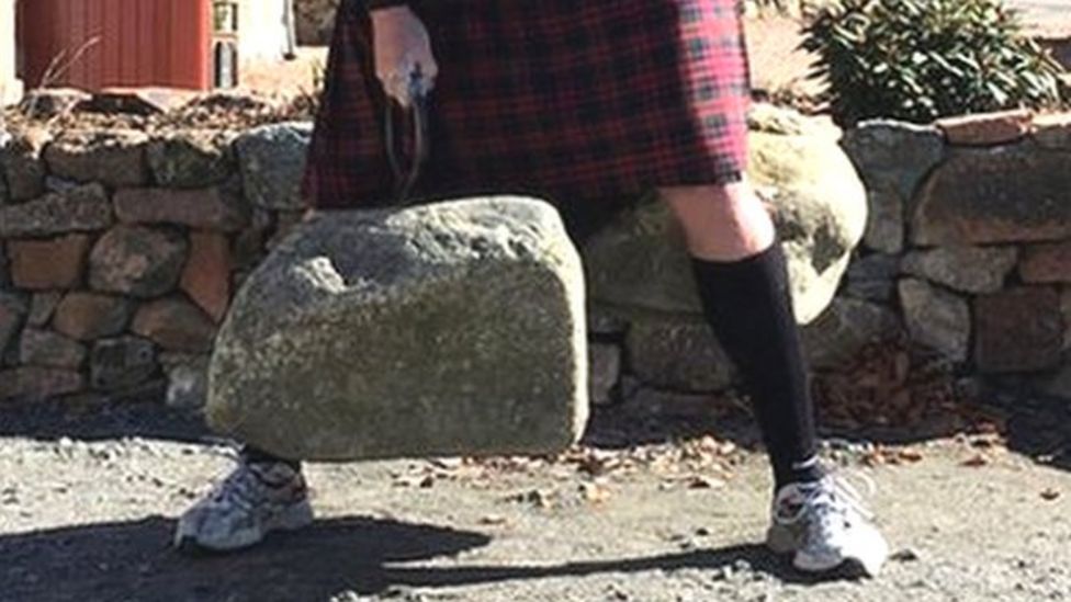 Gladiators star smashes Dinnie Stones record - BBC News