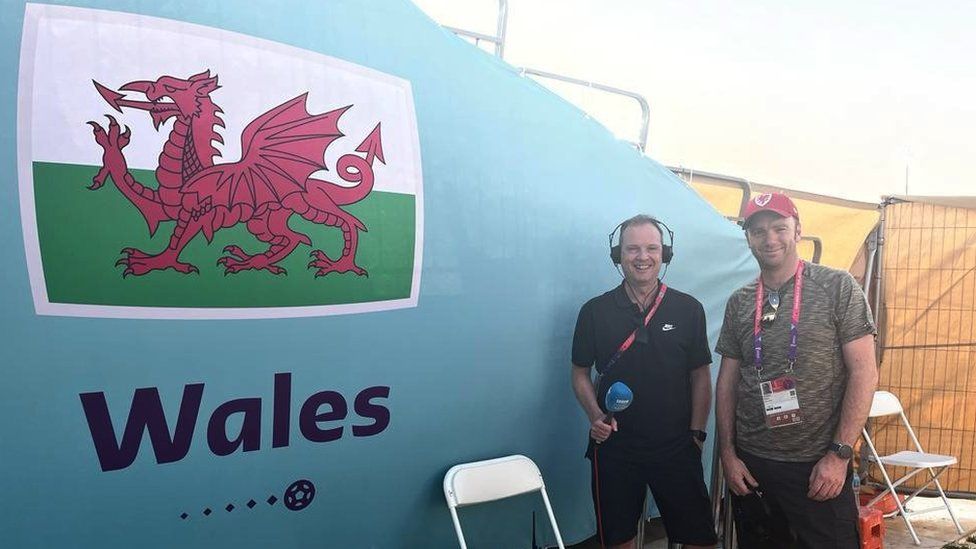 Profiadau 'Ems Sain' o'r Felinheli yng Nghwpan y Byd - BBC Cymru Fyw