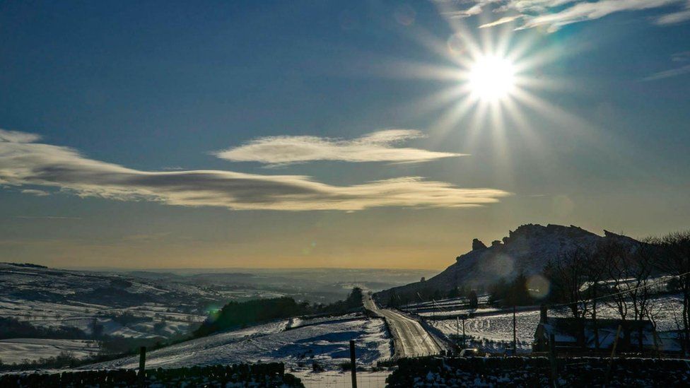 In pictures: Spring snow falls across the West Midlands - BBC News