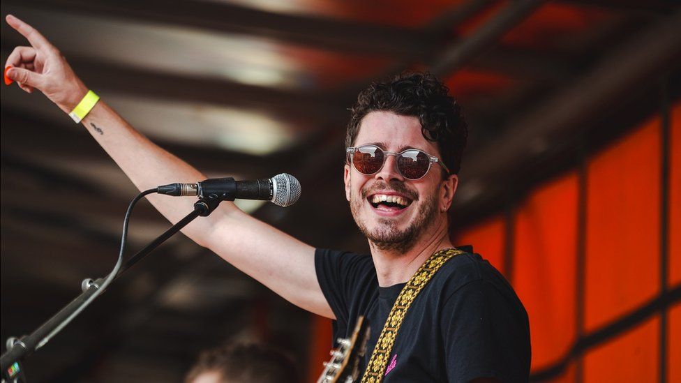 Cyhoeddi cân newydd i roi hwb i Fenter yr Eagles - BBC Cymru Fyw